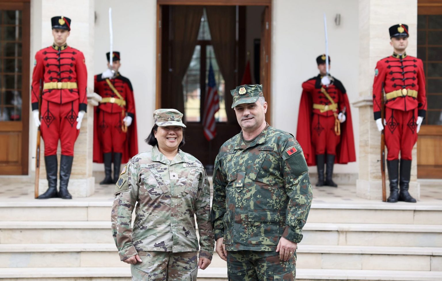 Shefi i Shtabit të Përgjithshëm, Gjeneral Brigade Arben Kingji pret ...