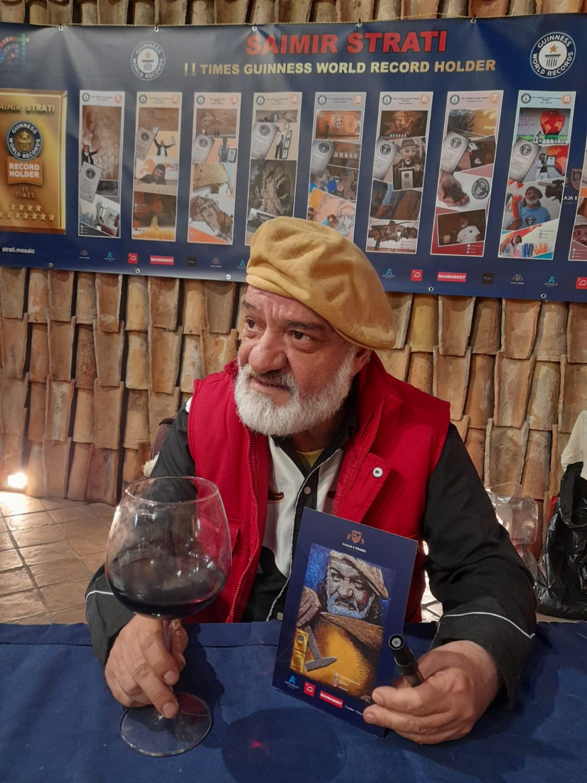 Një ditë te “Patrioti” Saimir Strati, artisti i 11 Rekordeve Guinness ...