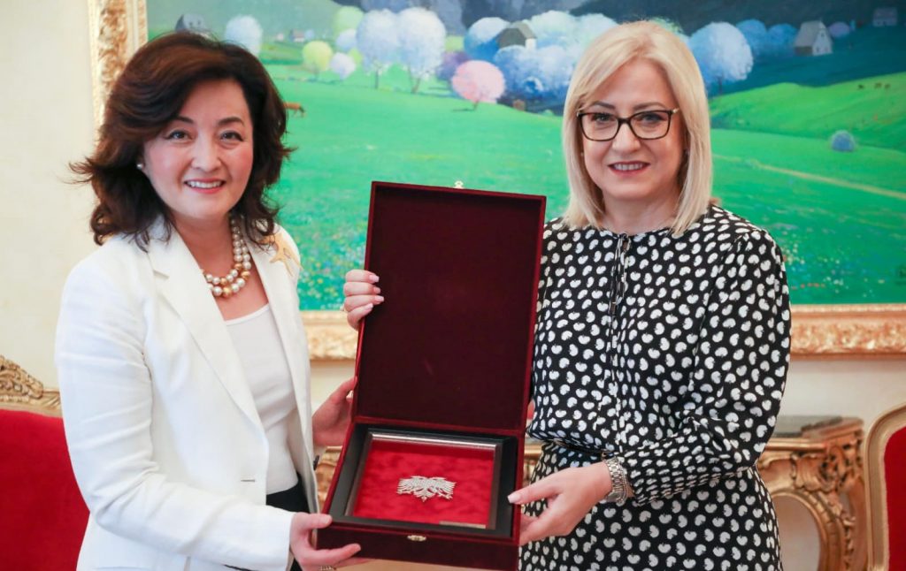 Nikolla: Yuri Kim, një mike e mirë e shqiptarëve dhe e Kuvendit ...