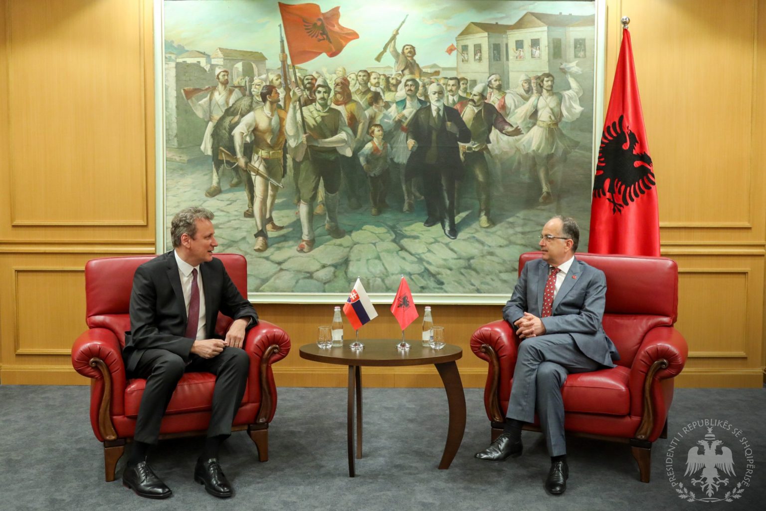 Presidenti Begaj pranon Letrat Kredenciale të Ambasadorit të Sllovakisë ...
