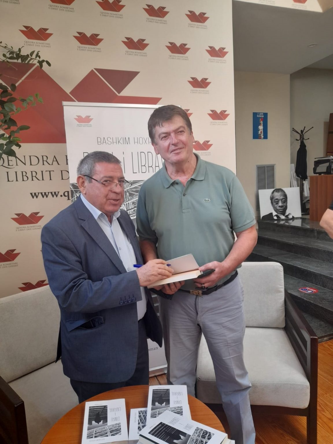 “Dimri i librave” dhe “pranvera letrare” e Bashkim Hoxhës – Tirana Diplomat