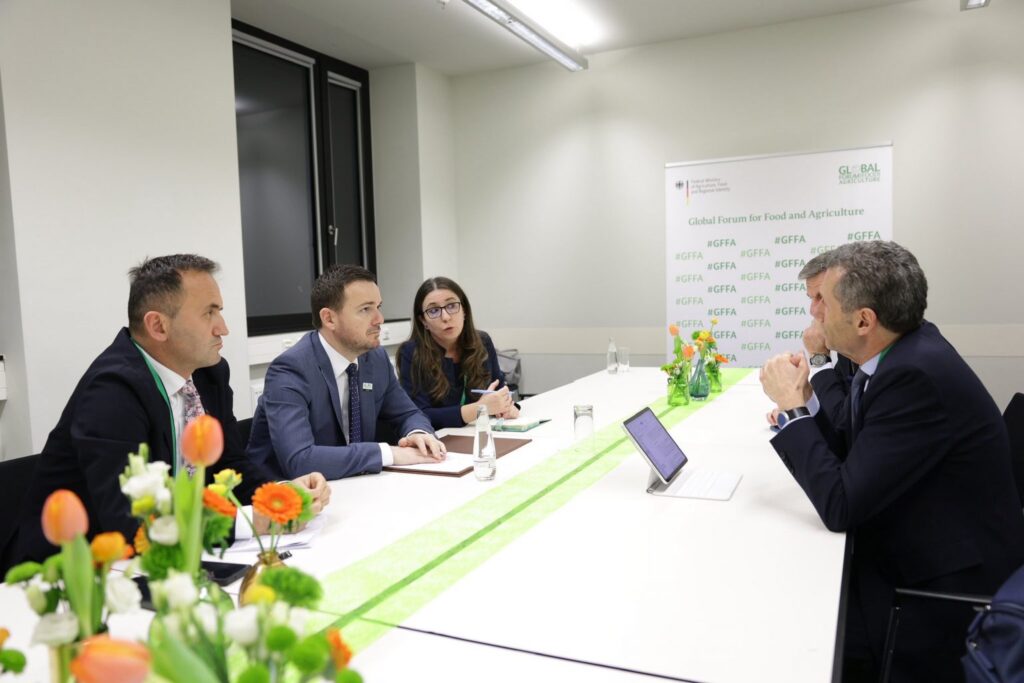 Salla me zyrtarin e FAO-s: Modernizim i bujqësisë dhe mbështetje pas ...