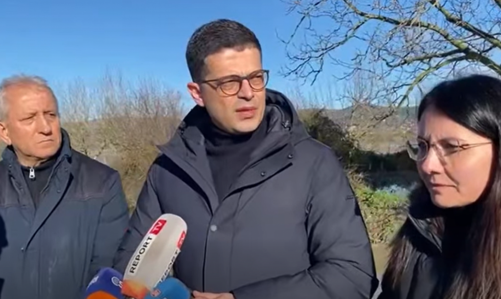 Vengu në Lushnjë: Disa stane të evakuuar, ka nisur shpërndarja e ...