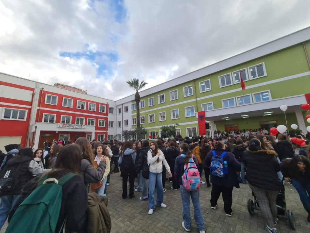 Shkolla “Lef Sallata” në Vlorë hap dyert me kushte moderne për 650 ...